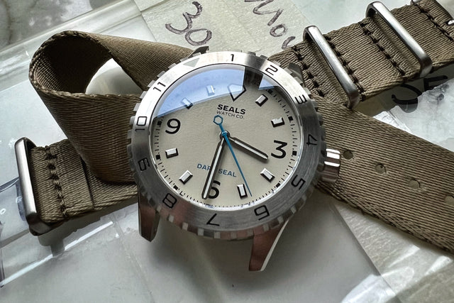 Dark Seal 12-Hour GMT Style 200M Water Resistant Automatic Wrist Watch